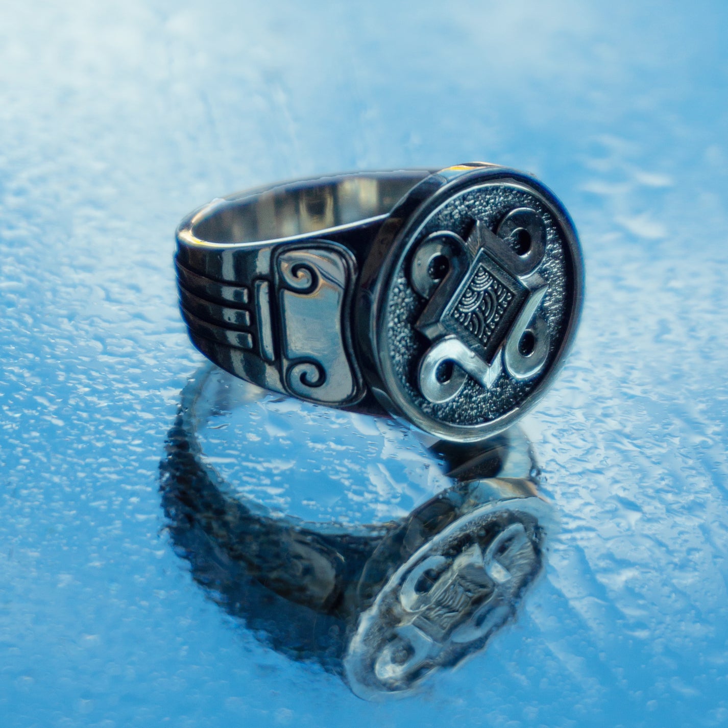 Ionic Signet Ring – Obsidian Jewelry